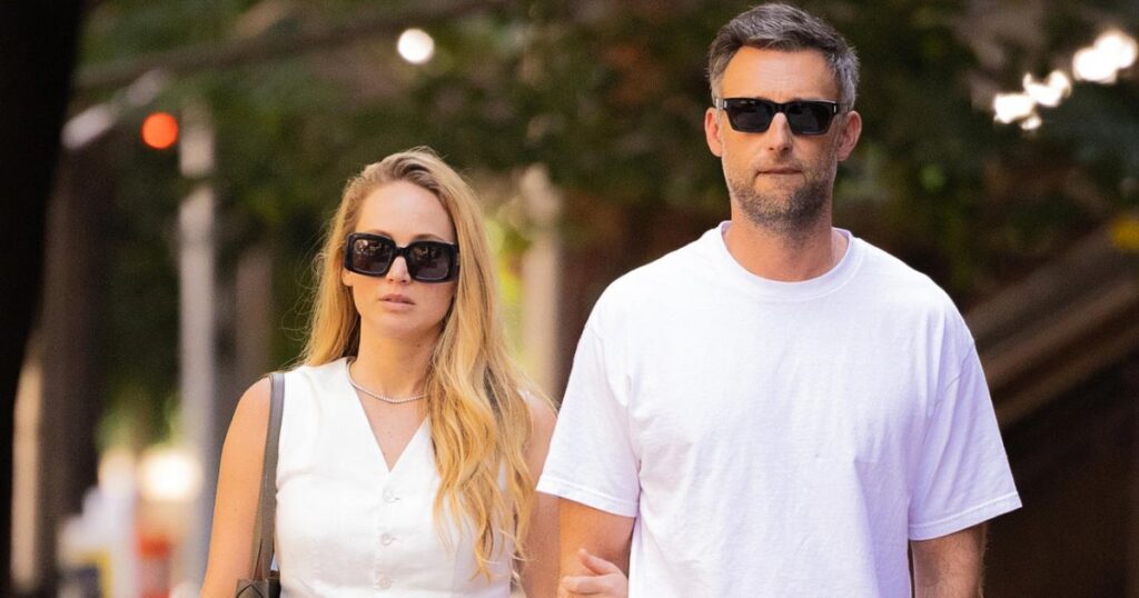 Jennifer Lawrence Steps Out With Husband Cooke Maroney for NYC Date ...